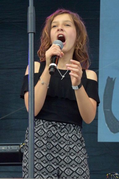 Printemps de Pérouges. Les photos du concert des Kids United