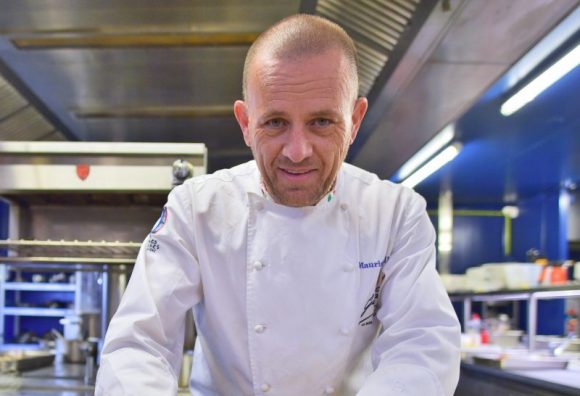 Maurizio Bullano en mode apéro au Tea’ Landsia