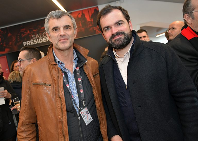 Les tribunes VIP de LOU Rugby - Racing Paris. Foule politique
