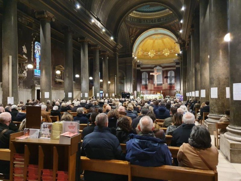 Lyon. Les touchants adieux des enfants de l’universitaire Jean-Claude ...
