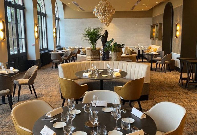 Lyon. Ça pétille fort pour l’ouverture du restaurant « Bulle » à ...