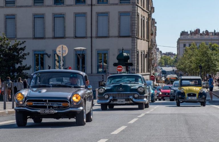 Traversée de Lyon. 250 automobiles de collection ont sillonné la ville