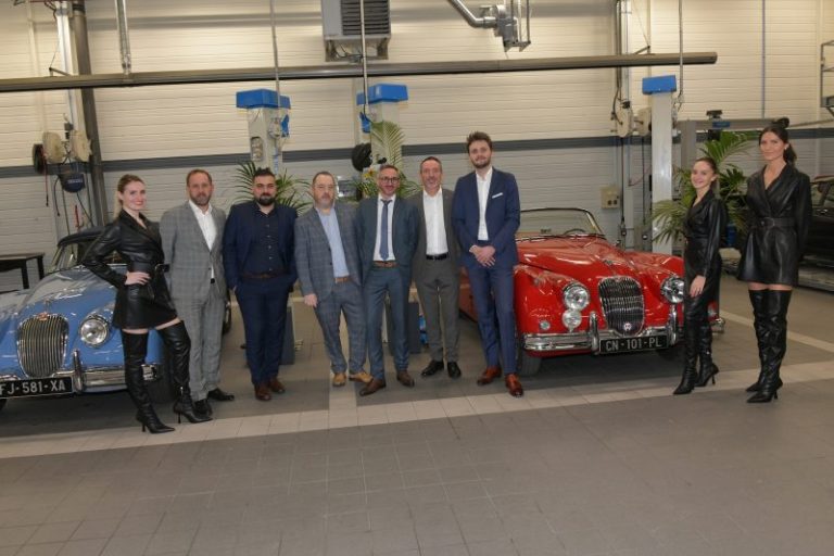 Inauguration Jaguar Land Rover Limonest. Avec Jaguar F-Pace finition ...