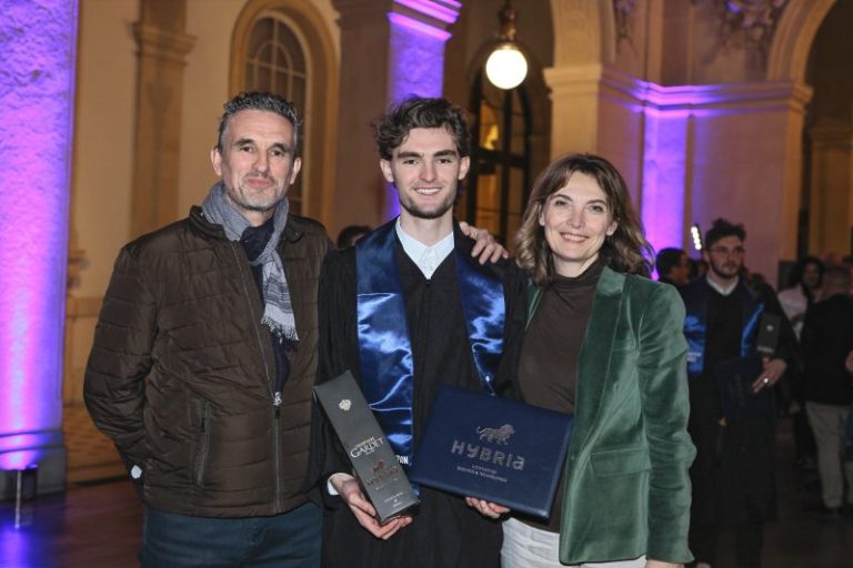 Lyon. L’école HYBRIA fête ses 68 nouveaux diplômés