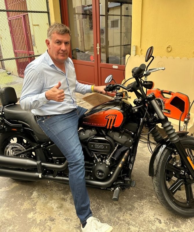 En piste avec Mathieu Hébert. Le nouveau visage d’Harley Davidson à Lyon