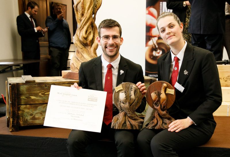 03 Les deux gagnants du concours chapoutier, Yohan Delobel et Julie ...