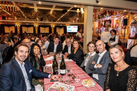 Lyon. Le plus grand bouchon du monde chez Paul Bocuse. Ils l’ont fait